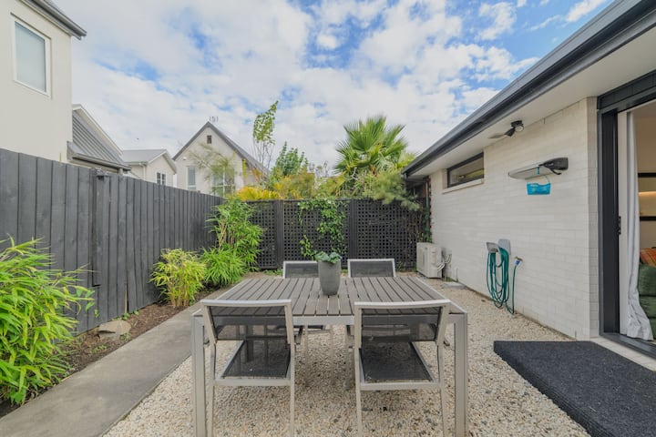 Your Home With Private Courtyard - New Zealand