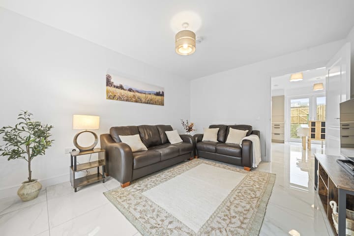 Fern Walk Spacious 3 Bedroom House - Dalkeith - Musselburgh