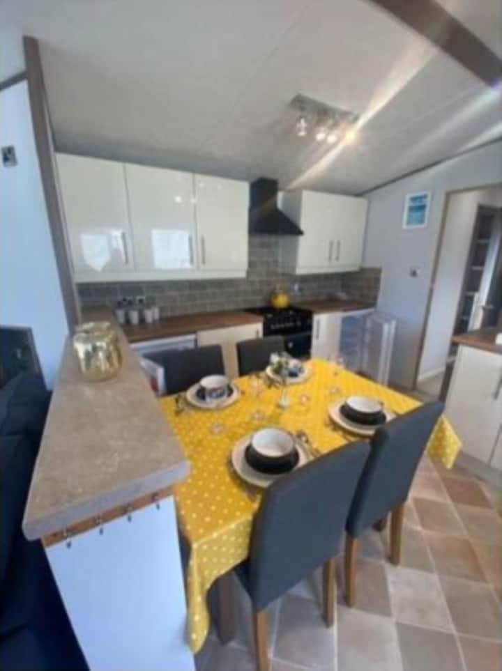 Stylish Caravan At Dovercourt Park Ref 44413a - Harwich