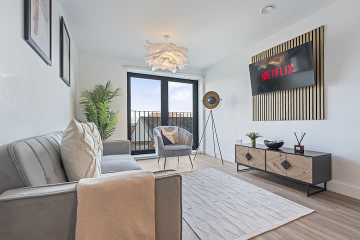 Oriel Residence | 2br | 4 Beds | Sleeps 5|parking - Wirral