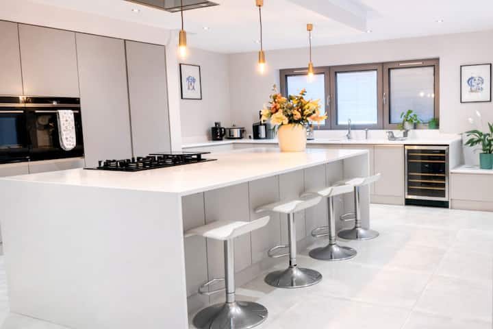 Spacious 3br,  Great 4 Long Stays, Pet Friendly - Newmarket