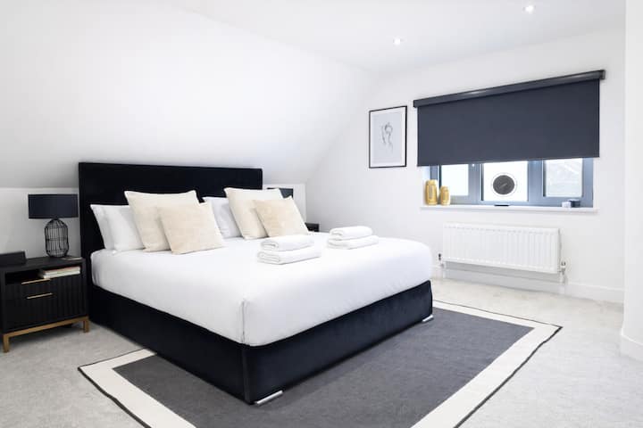 Spacious 3br Family & Pet-friendly Home | Bury St - 紐馬克特