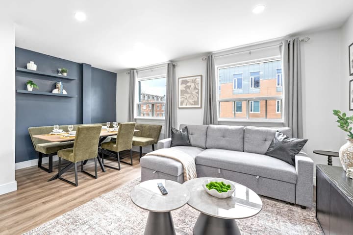 Stylish Apartment With Parking, Steps From Transit - Toronto
