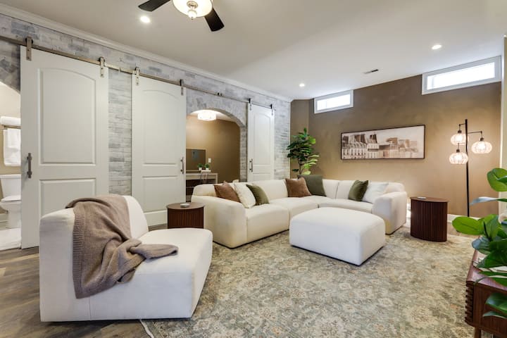 Walk To Otr! Hot Tub & Movie Room At Cincy Condo - Cincinnati, OH