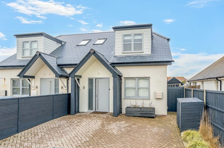 Seaview Lodge -  Coastal Retreat For Four Guests - West Wittering