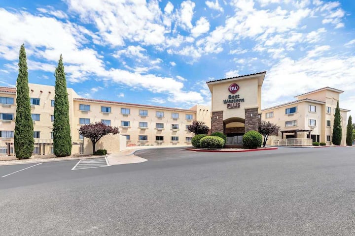 Close To Lake Powell + Free Breakfast. Pool. Gym. - Page, AZ