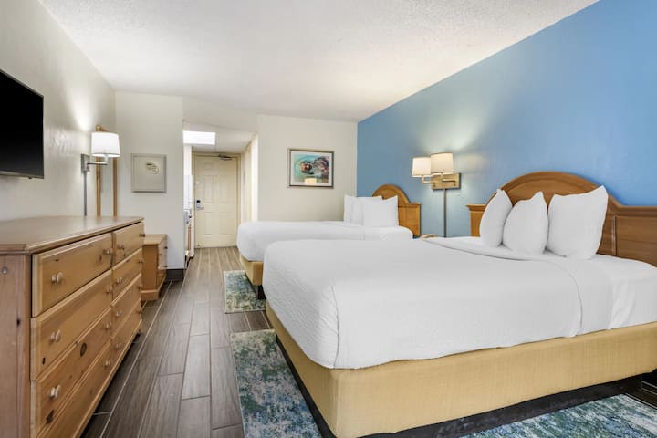 2 Units | Family Getaway Near Main Street Pier - Daytona Beach, FL