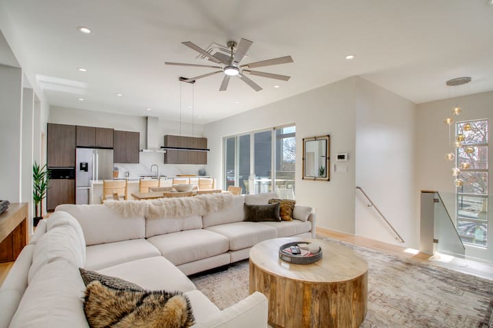 Near Old Town & Abq Biopark: Modern Townhome! - Albuquerque, NM