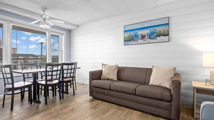 Beachfront Ww Crest Condo! Sleeps 6 - Poverty Beach, NJ