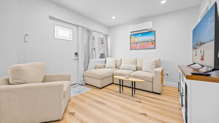 New Nww 2br Condo W Pool & Parking! - Wildwood, NJ