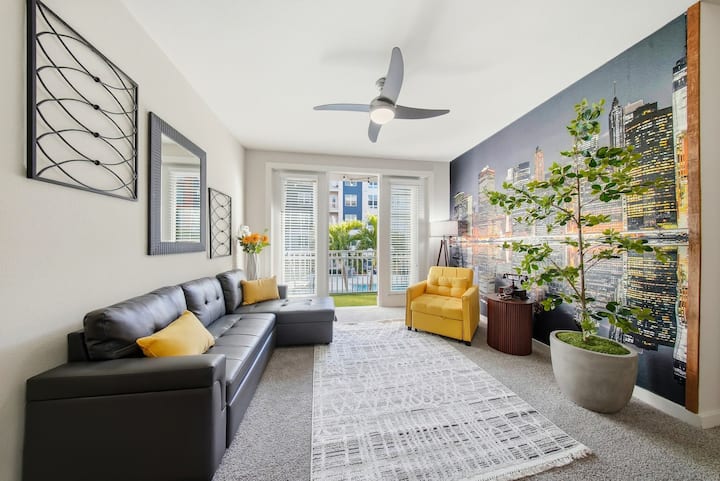 Stylish 2br W/ Balcony, Pool & Pet-friendly #15 - Tampa, FL