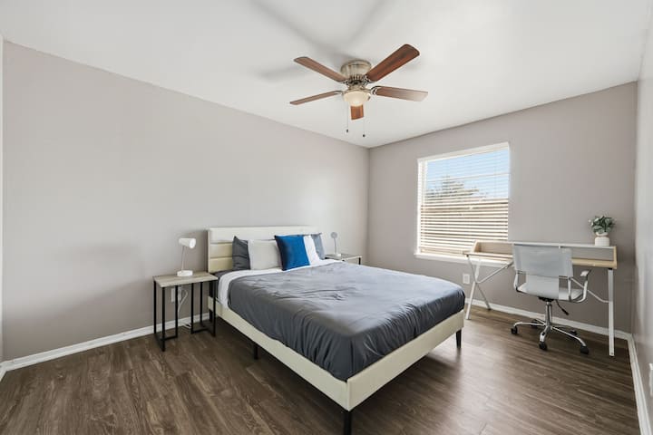Bright Two-bed W/upgraded Fixtures - Denton, TX