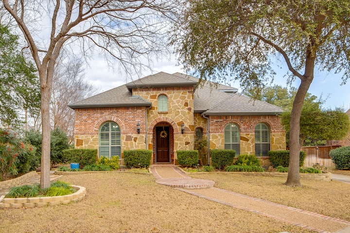 Great For Gatherings! Stylish Allen Home W/ Patio - Allen, TX