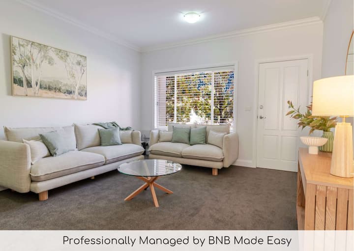 Northbridge Townhouse | Contemporary Cbd Retreat - Wagga Wagga