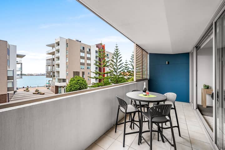 Vela | Stay Harbourfront, Walkable & Parking - Newcastle
