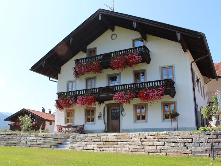Rosenblüte Holiday Flat, 60 M² - Traunstein