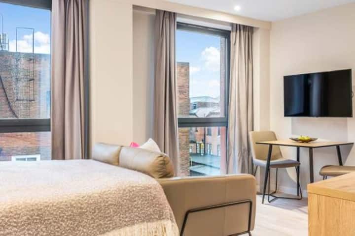 Central Studios In Lincoln, Free Breakfast - Lincoln