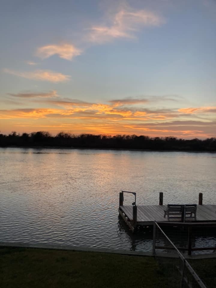 Happy Haven On The River - Matagorda Beach, TX