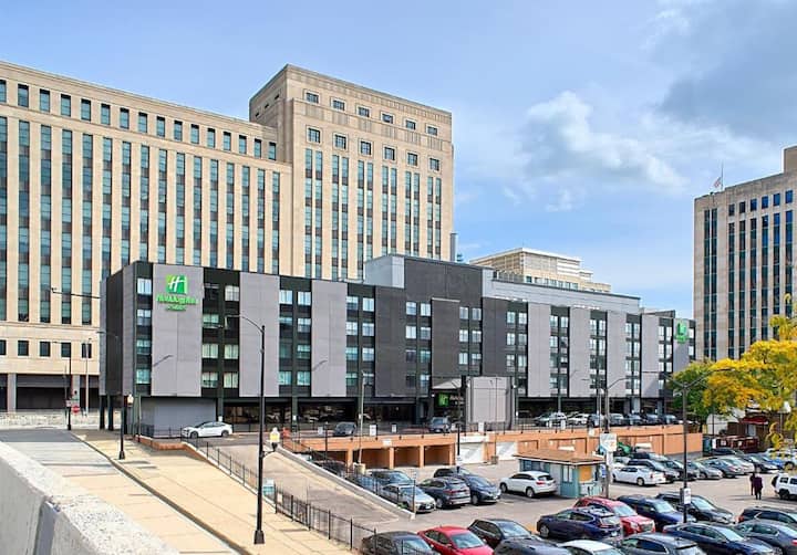 Stay Downtown | Rooftop Pool. Gym - Chicago, IL