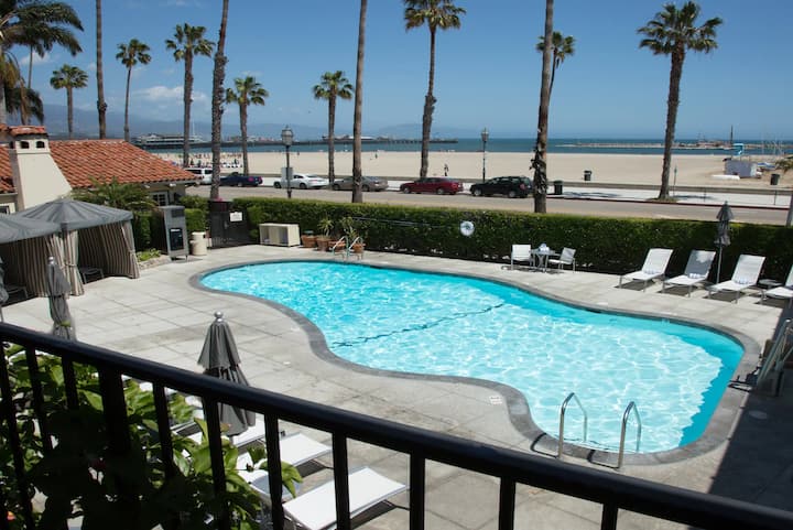 Serene Stay Near Beach & Pool! Pets Welcome! - Summerland, CA