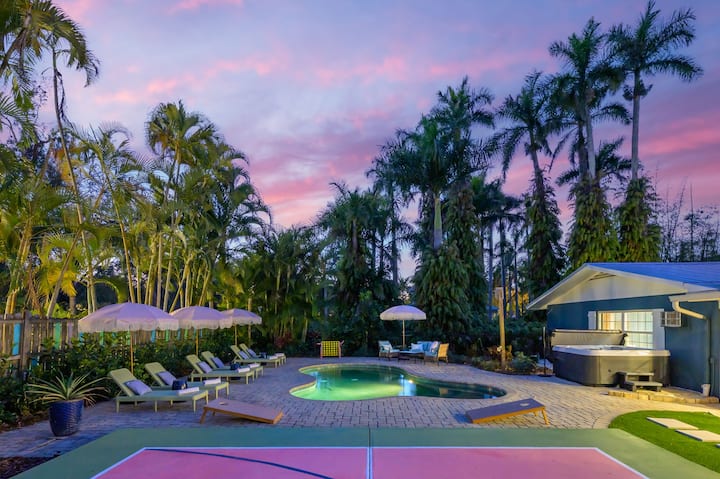 Bradenton Beach Club - Poolside + Estate Bunkroom - Longboat Key, FL