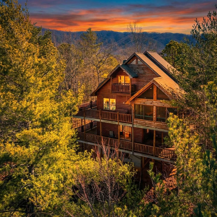 Edge Park Lodge • 4 Ensuites • Stunning Views - Townsend, TN