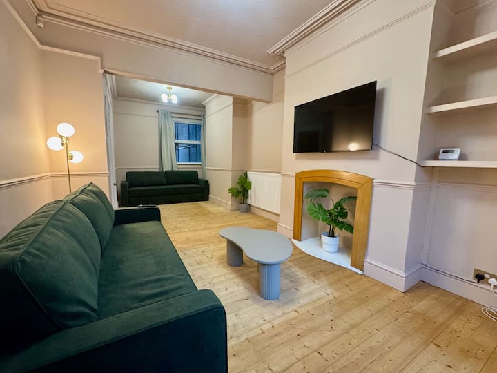 Central Cardiff Gem| Sleeps 12| Perfect For Groups - Cardiff
