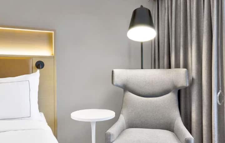 2 Tranquil Rooms Near Museums In Davenport - Davenport, IA