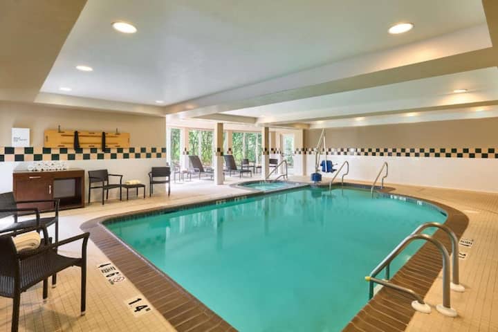 Near Hersheypark | Indoor Pool + Free Parking - Hershey, PA