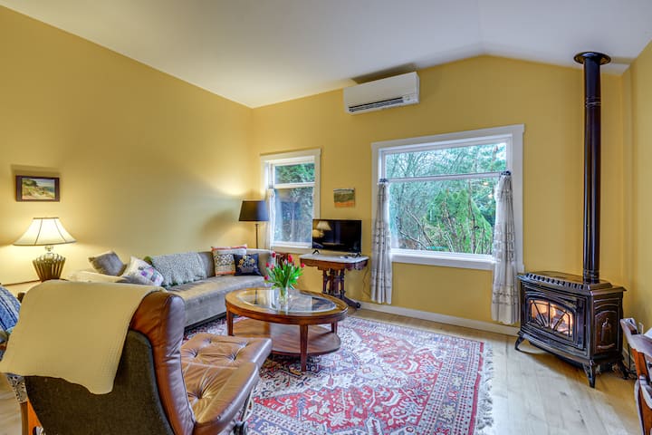 Walk To Irondale Beach Park! Family Haven W/ Yard - 포트 타운센드