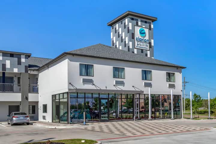 Close To Central Mall | Free Breakfast & Fitness - Port Arthur, TX