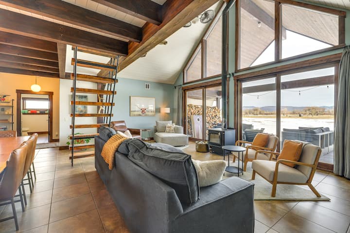 Fish, Hike & Ski: Mtn-view Gunnison Home W/ Sauna - Gunnison, CO