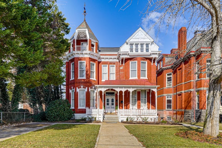 ‘Queen Anne Manor' In Old West End W/ Elevator - Danville, VA