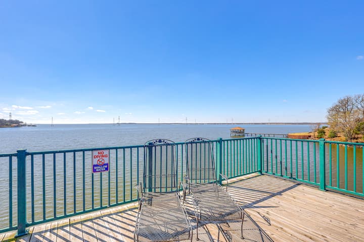 Hot Tub + Deck: Waterfront Lake Limestone Escape! - Lake Limestone, Thornton