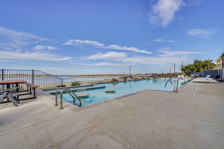 Pool Access, Walk To Water! Possum Kingdom Cabin - Possum Kingdom Lake, TX