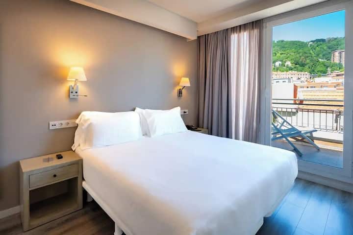 Explore Bilbao From A Chic Studio Near The River - Bilbao