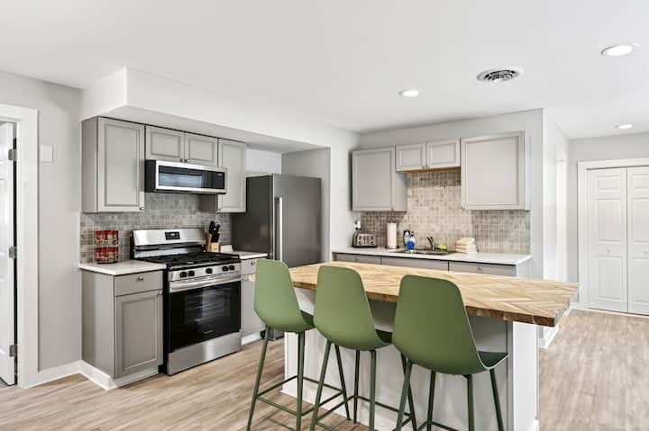 5 Minutes To Holiday Valley Luxe King Bed + Bunk - Salamanca, NY