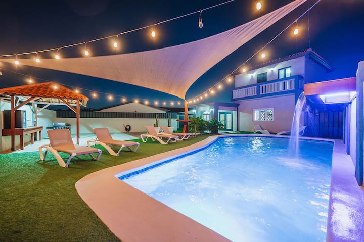 Pool W Waterfall | 6br | Near Palm Beach By Lucha - Aruba