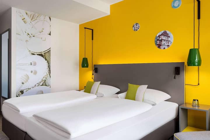 Wyndham Coburg | Comfort Room | Castle Strolls - Coburg