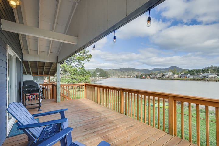 Cape House Retreat: Riverfront W/ Beach Access! - Neskowin, OR