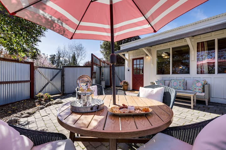 'Red Barn Guest Cottage' Wine Country Escape - Sebastopol, CA