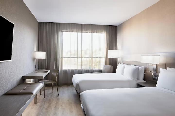 Scenic Waterfront Room Suited For Business Stays - Portland, ME