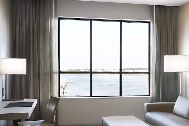 Chic Comfort W/ Waterfront Views – Old District - Portland, ME