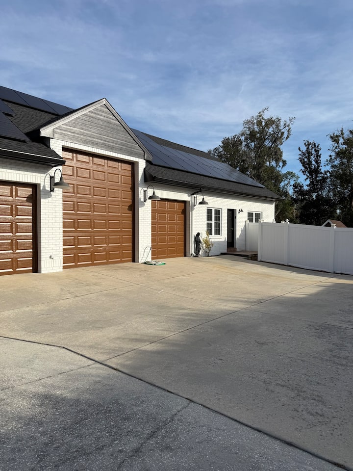 The Carriage House - Dade City, FL