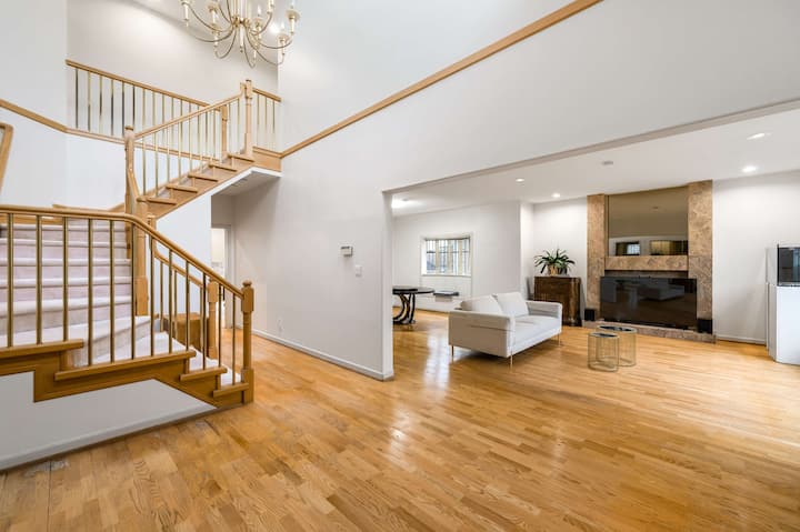 Cozy Room In Heart Of Vancouver | Shared Bath - Vancouver