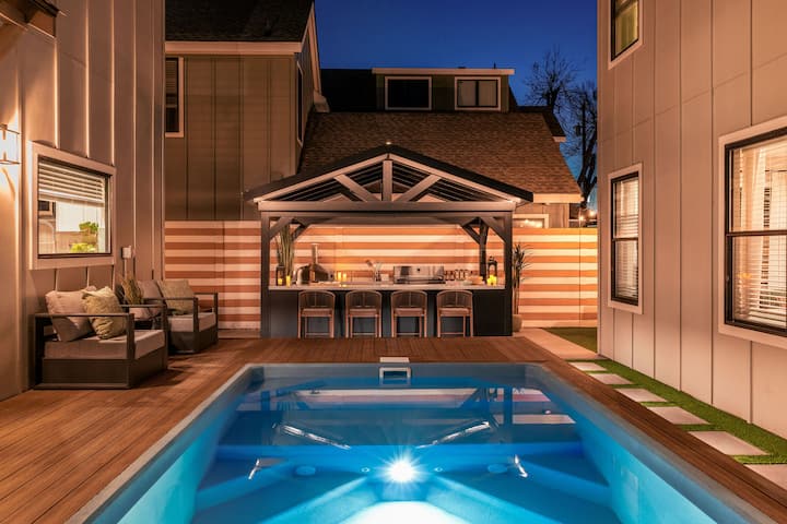 Airy Indoor-outdoor Flow | Lounge-ready Courtyard - Austin