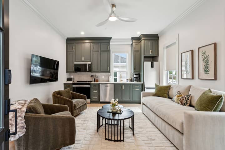 The Camellia House — 3br Retreat With Parking - Charleston, SC