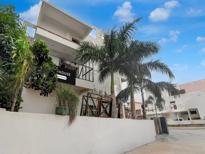 Collection Park Taramandal Krishna Inn - Gorakhpur