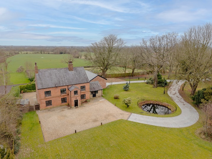 Sorbrose Retreat, Hot Tub | Games Room | Sleeps 20 - Clitheroe