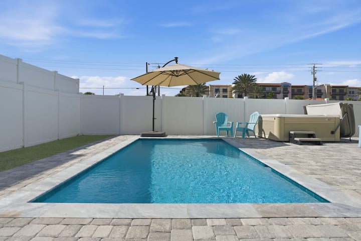 The Salty Blue L Pool L Walk To Beach - St. Augustine Beach, FL